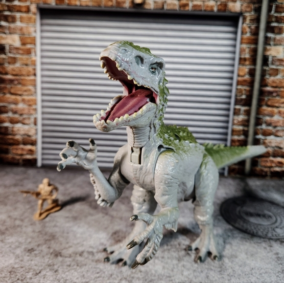 Jurassic World | Toys | Jurassic World Battle Damaged Wounded Indominus ...